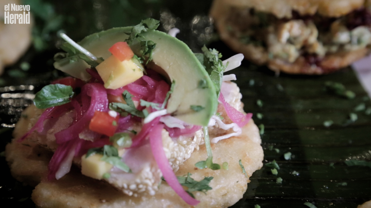 Marcela Gil, Chef de Harina Pan nos enseña como hacer arepas. | El ...