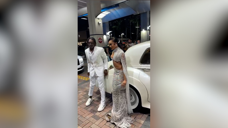 Take a look how Miami Northwestern seniors pulled up to prom | Miami Herald