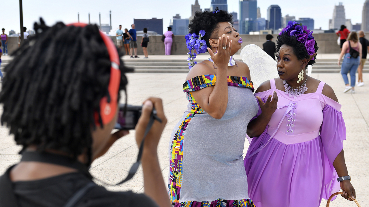 KC Curly hosts 6th Annual Photoshoot (Video) | Kansas City Star
