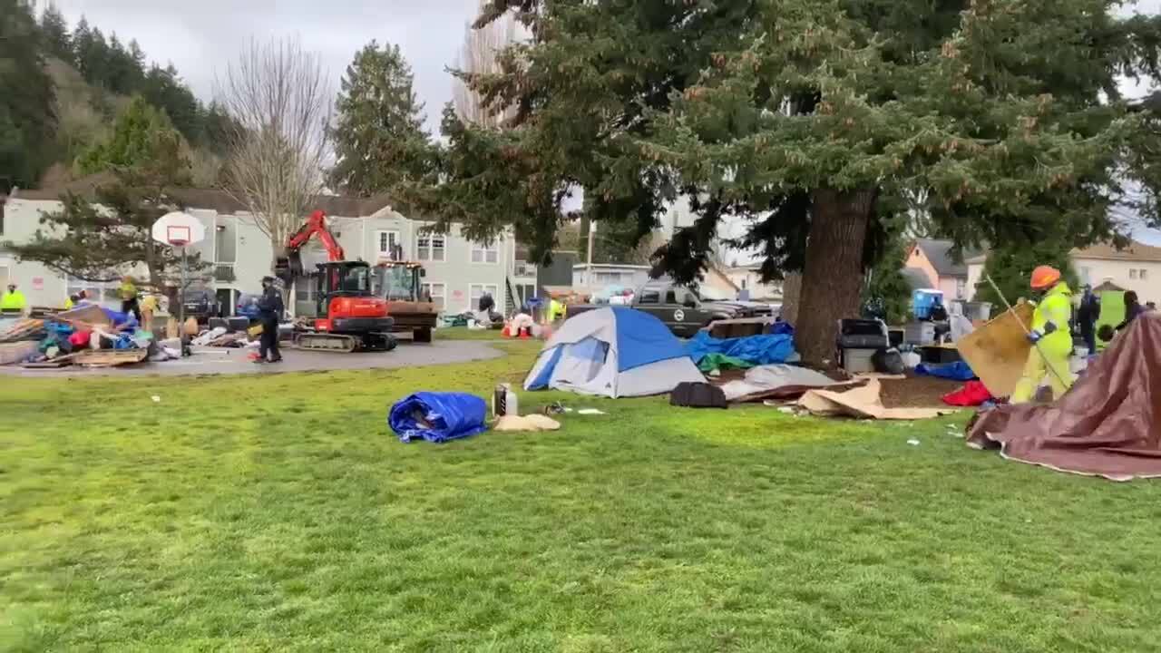 Bellingham Police clear homeless encampment from Laurel Park ...