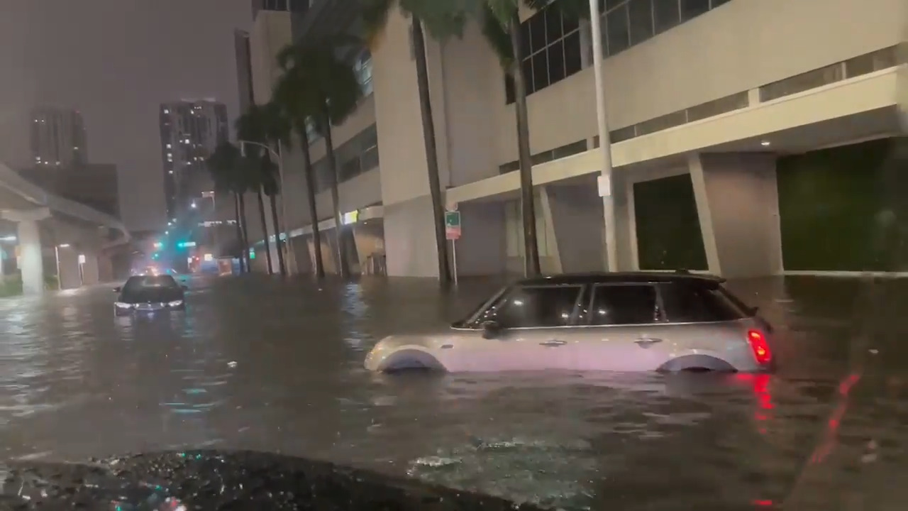 Videos: See flooded streets and sinking cars in Miami | Miami Herald
