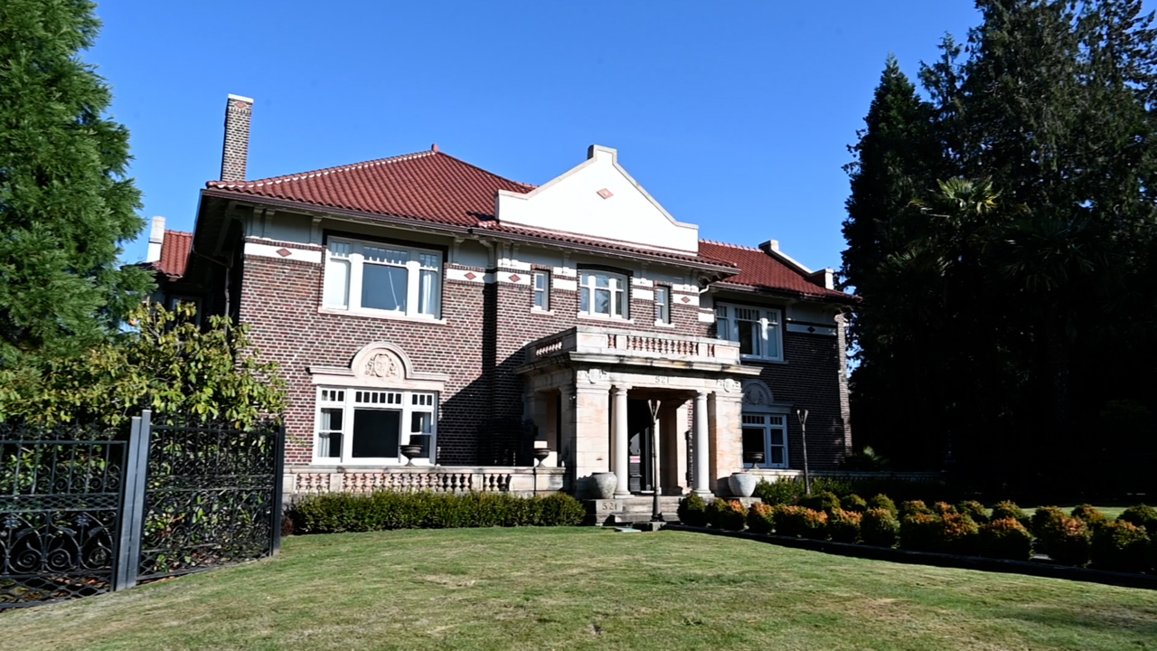 See inside of the second Rust Mansion in Tacoma that is up for sale for ...