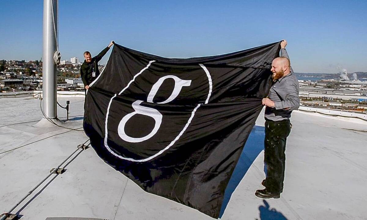 Climbing atop the Tacoma Dome to fly the Garth flag | Biloxi Sun Herald