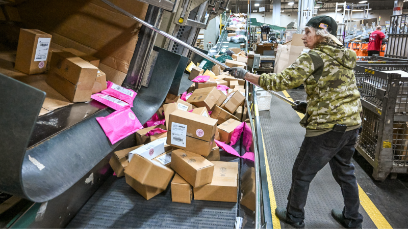 Fresno mail processing center ready for the holiday rush | Fresno Bee