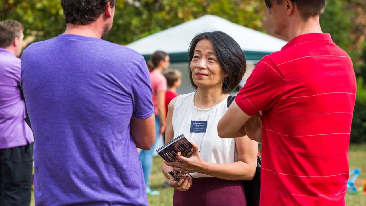 Chinese immigrant Hongbin Gu responds to social media critics on her ...