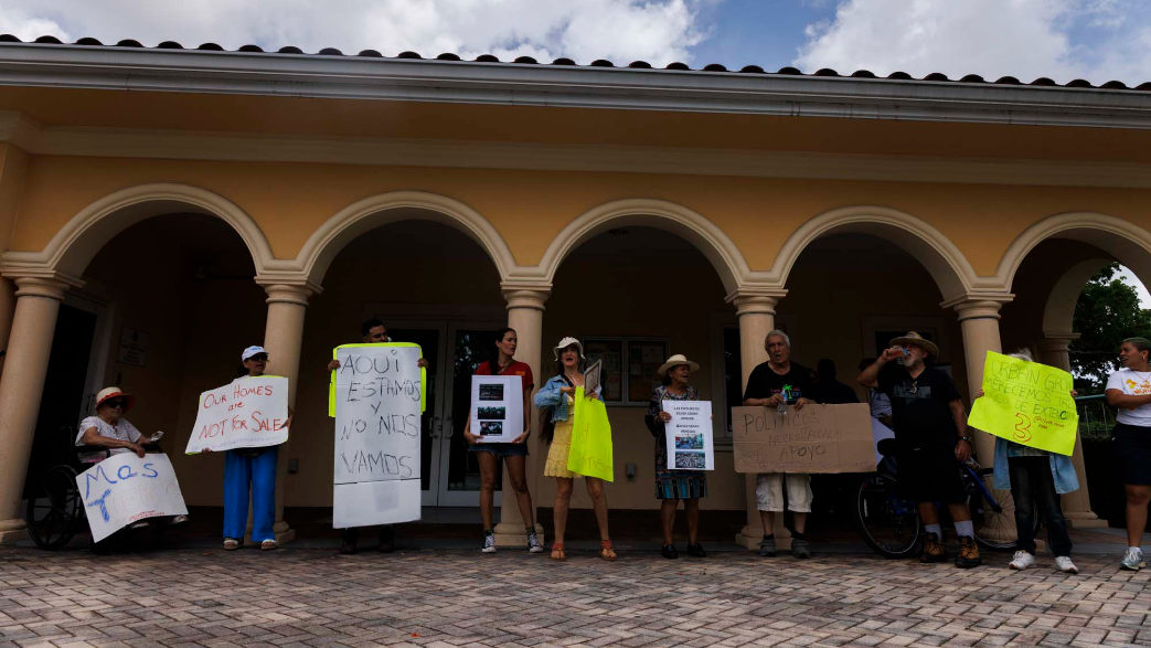 Trailer Park residents protest outside of commissioner Ralph Rosado's ...