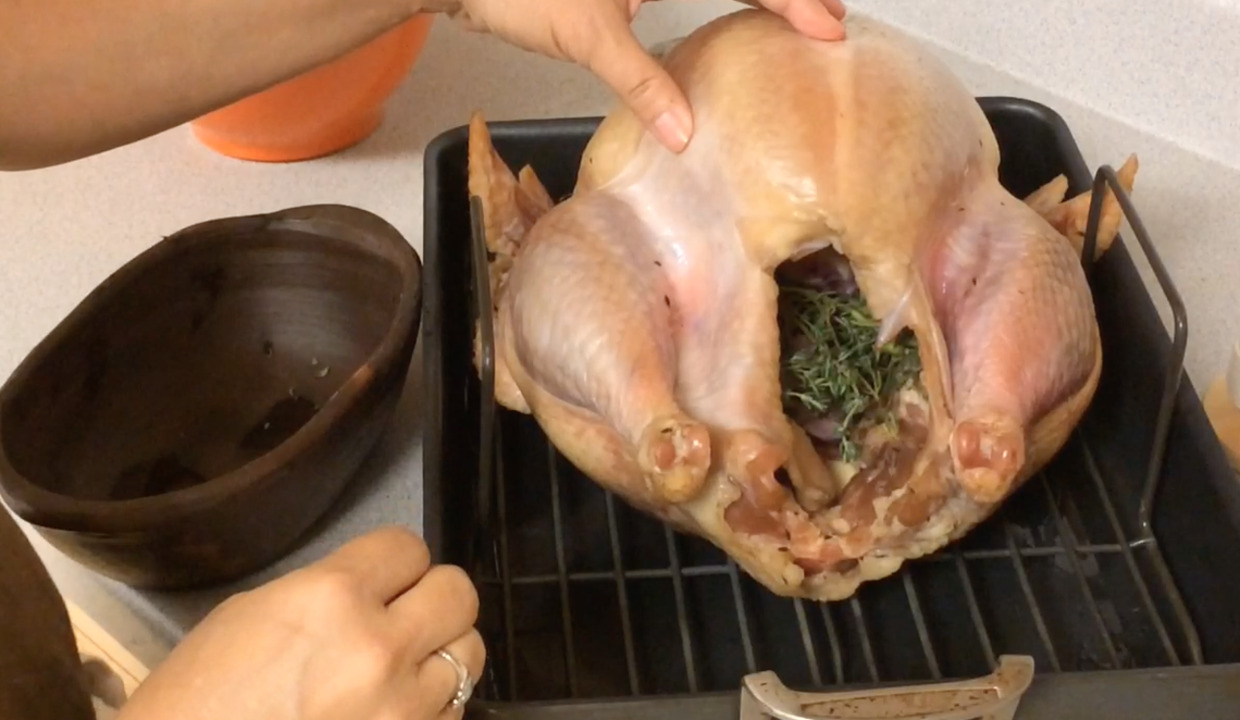 How to stuff the turkey cavity for your Thanksgiving meal | Bradenton ...