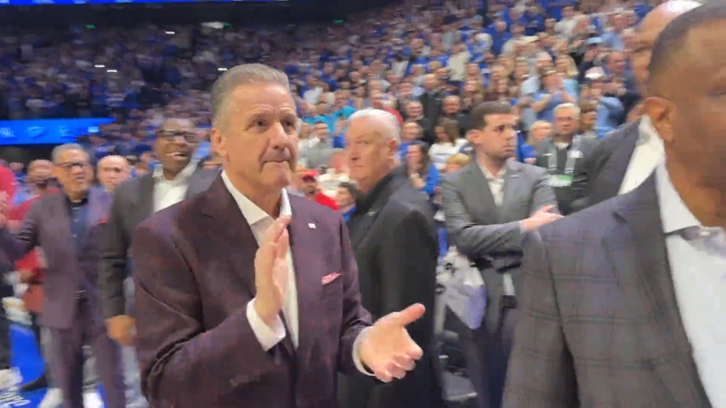 UK fans boo, cheer ex-UK coach Calipari in return to Rupp Arena ...