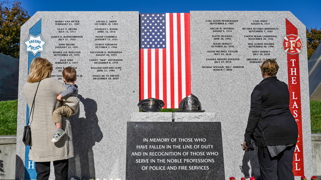 Police, firefighters honored with First Responders Memorial | Fresno Bee