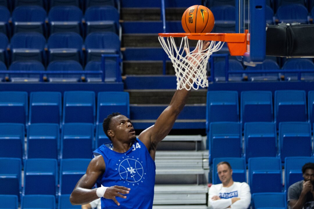 Kentucky basketball great Jack Givens on Bahamas trip (Video ...