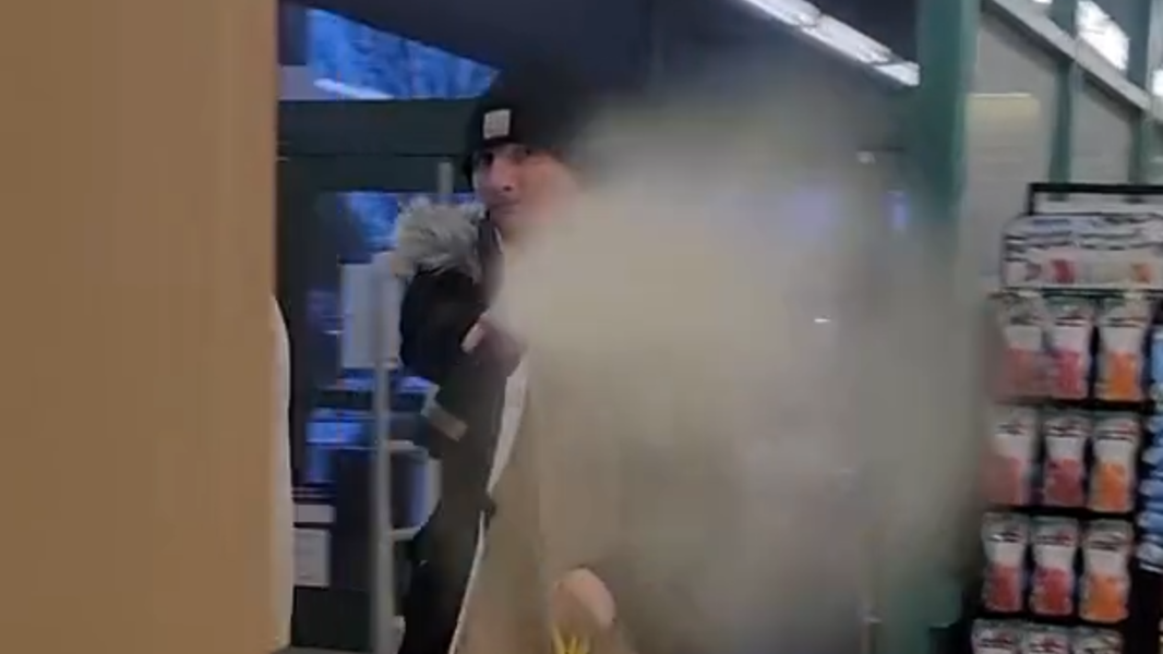 Man sought after pepper spray used in Gig Harbor robbery | Tacoma News ...