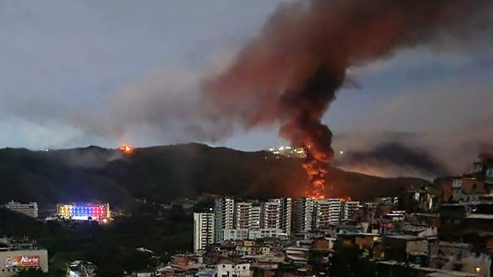 Venezuela's night sky engulfed in flames after U.S .strikes | Miami Herald