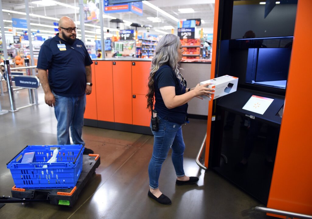 See how Walmart's new Pickup Tower in Modesto, CA works | Modesto Bee