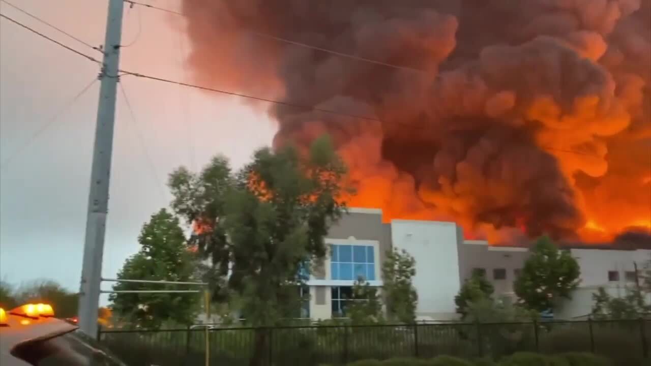 Amazon distribution center warehouse fire in Redlands CA | Sacramento Bee