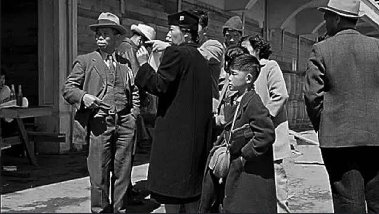 Portraits show Japanese Americans sent to internment camps during World ...