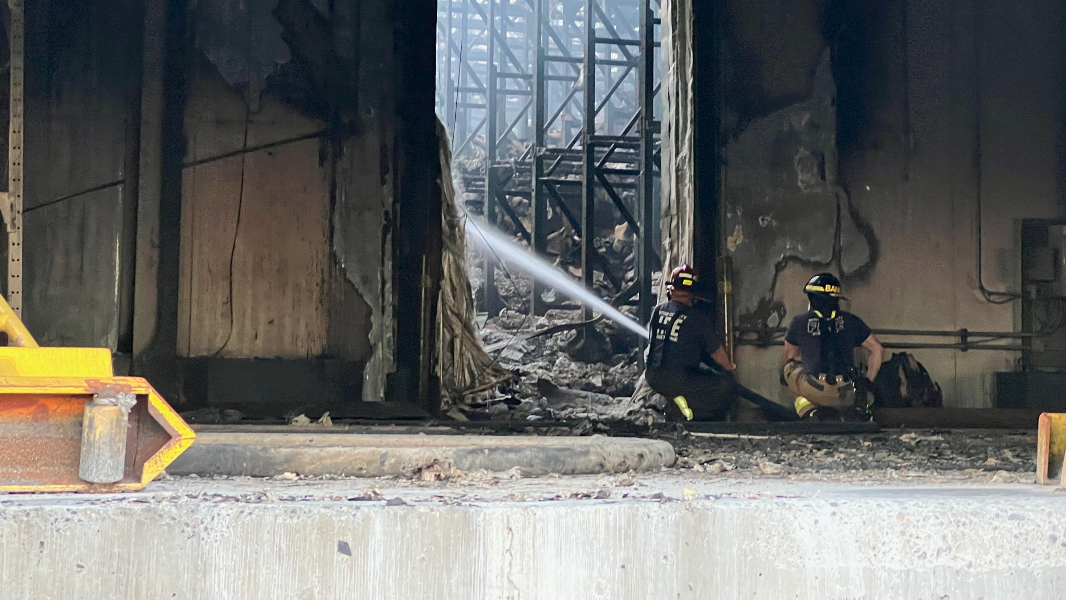 Huge Finley warehouse fire burns 3 weeks later (Video) | Tri-City Herald