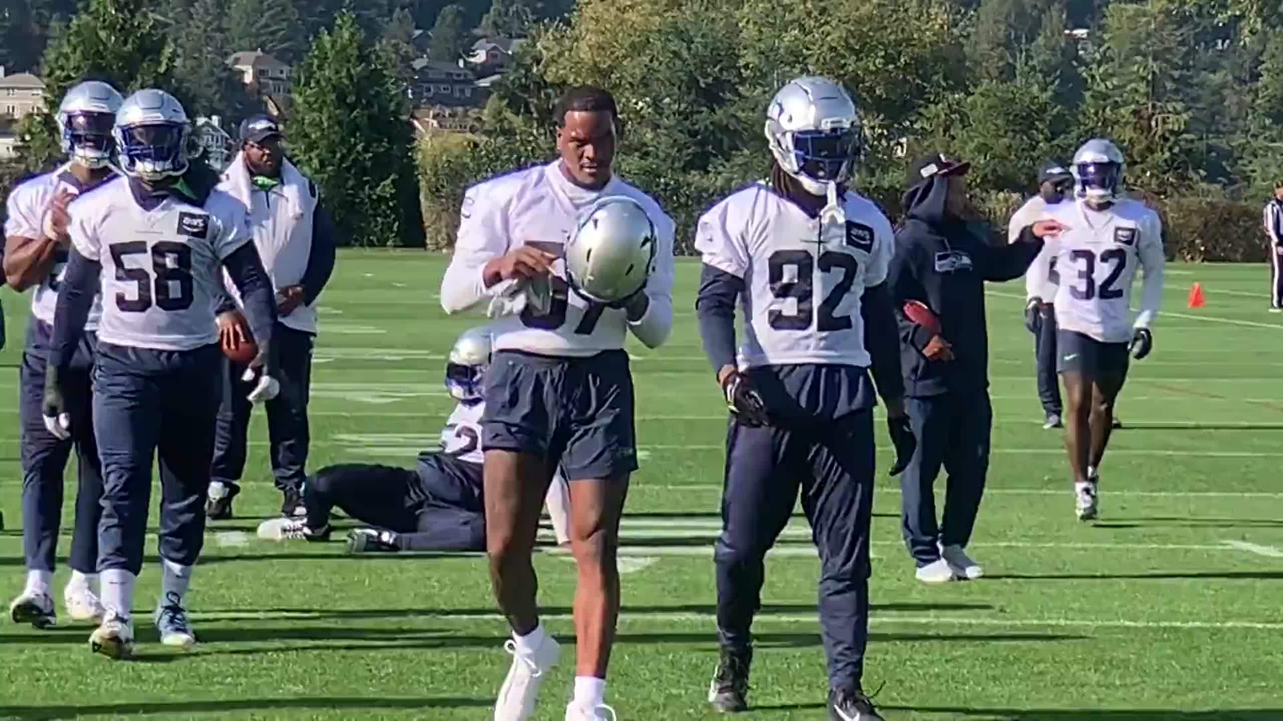 Frank Clark with his new-old defense upon his return to the Seahawks ...