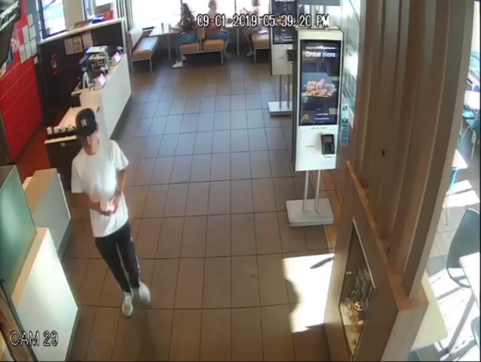 Watch robbery suspect inside Modesto CA business | Modesto Bee