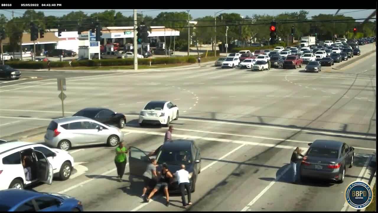 Video: Drivers stop runaway car in Boynton Beach, Floria | Sacramento Bee