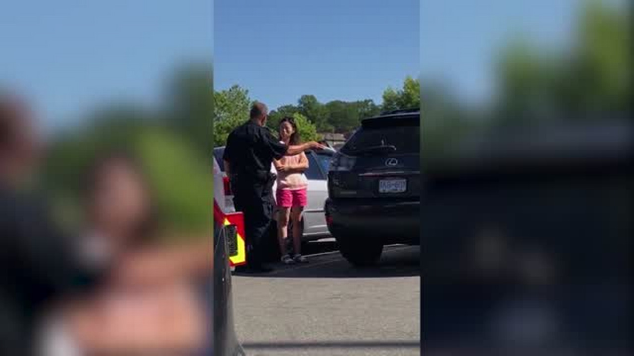 Police officer yells at mother for leaving children in hot car | The State