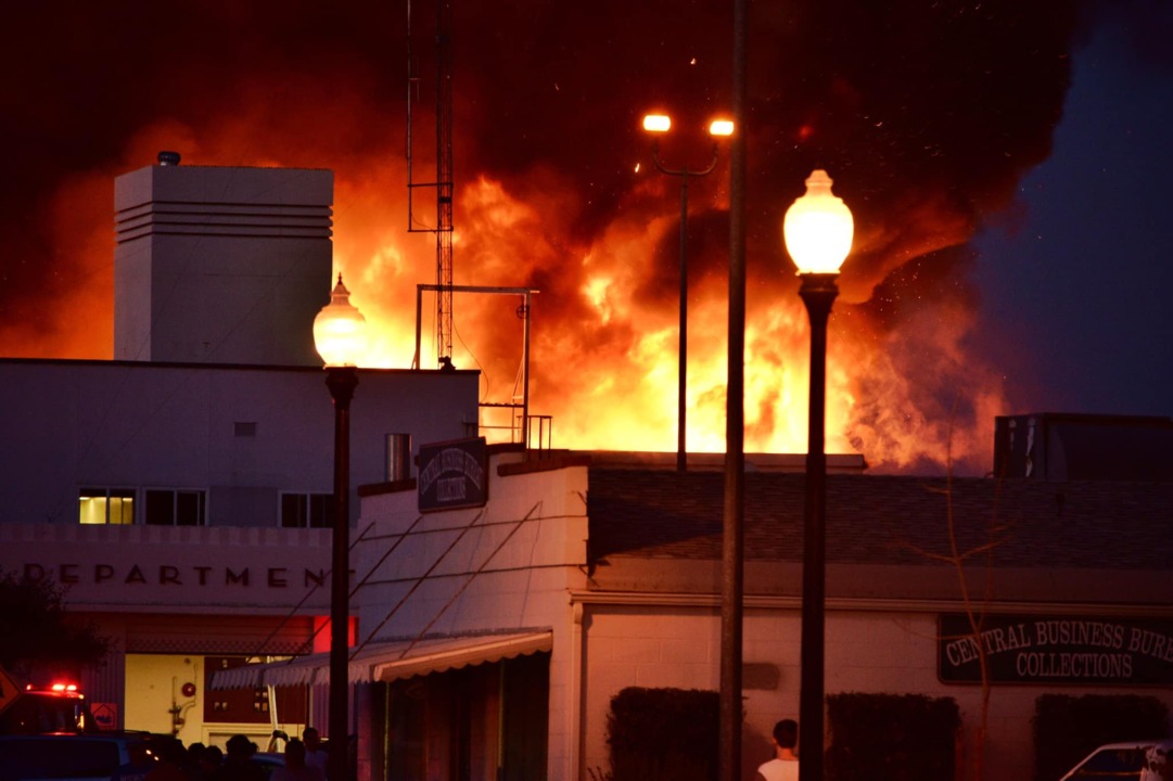 Porterville library fire goes deep into the night | Fresno Bee