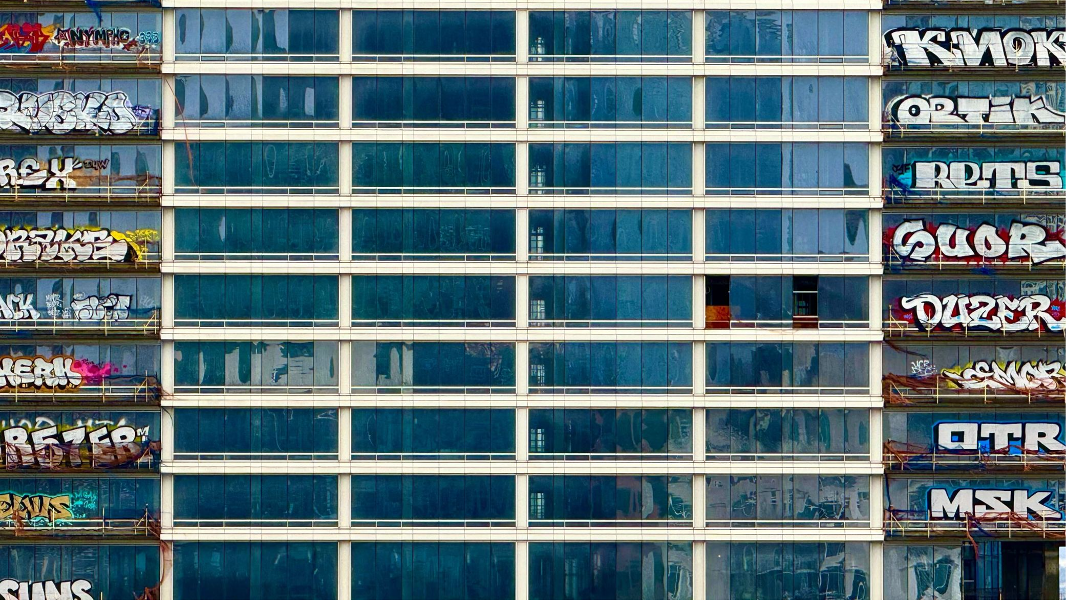 Los Angeles CA high rise building covered in graffiti (Video) | San ...