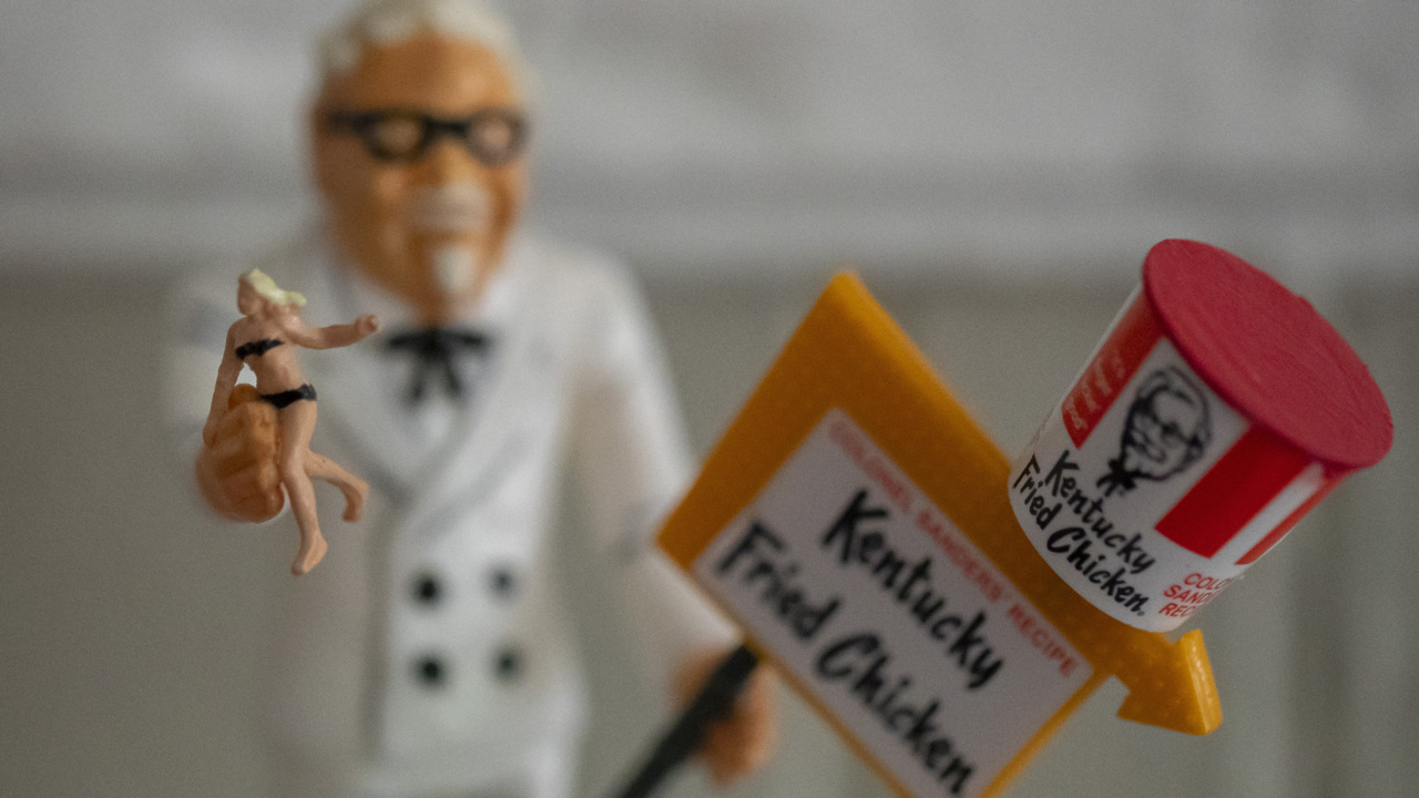 Covington toy store holds Colonel Sanders art show (Video) | Lexington ...
