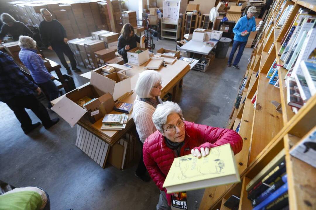 Timelapse video: Setting up for SLO Friends of the Library book sale ...