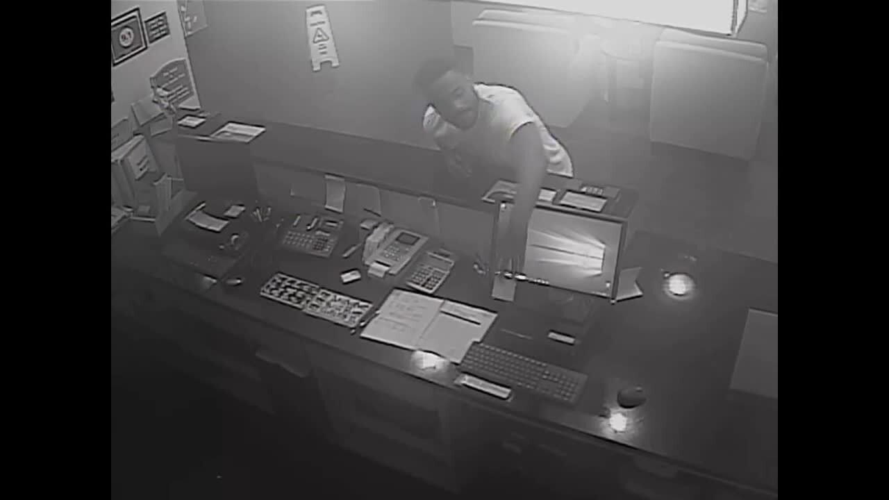 Man jumps counter and robs Gulfport Sleep Inn | Wichita Eagle