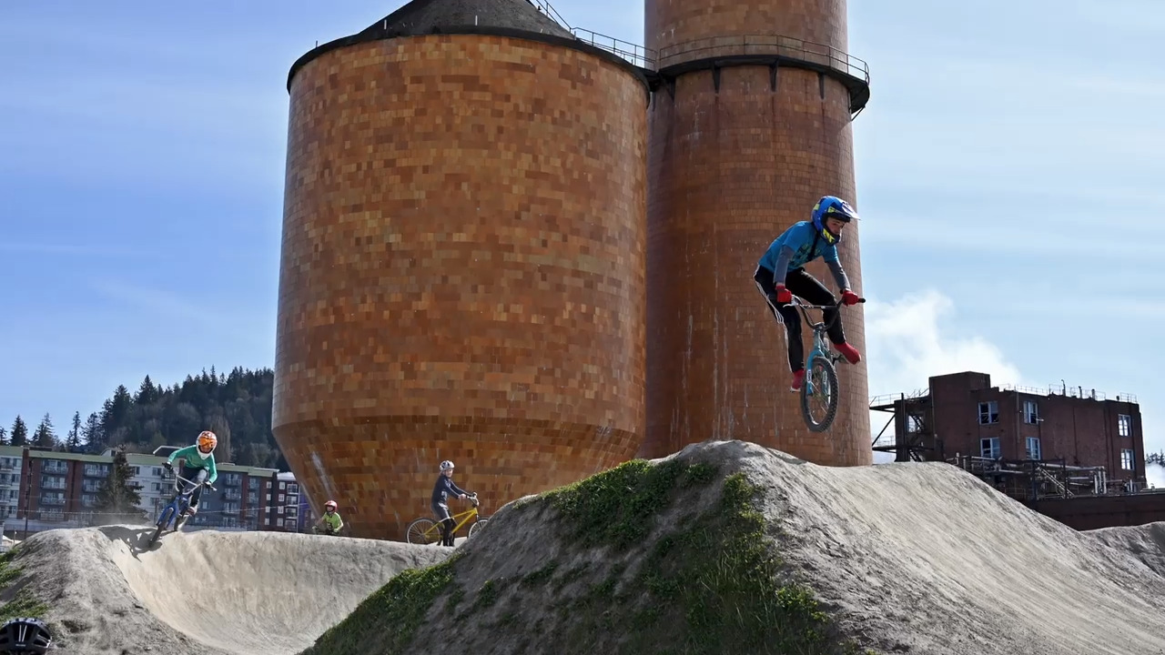 Watch: Kids jump their bikes at the waterfront pump track (Video ...