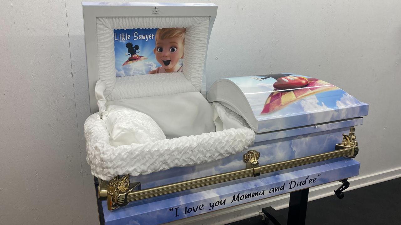 Gulfport man wraps caskets to honor lives of MS Coast children (Video ...