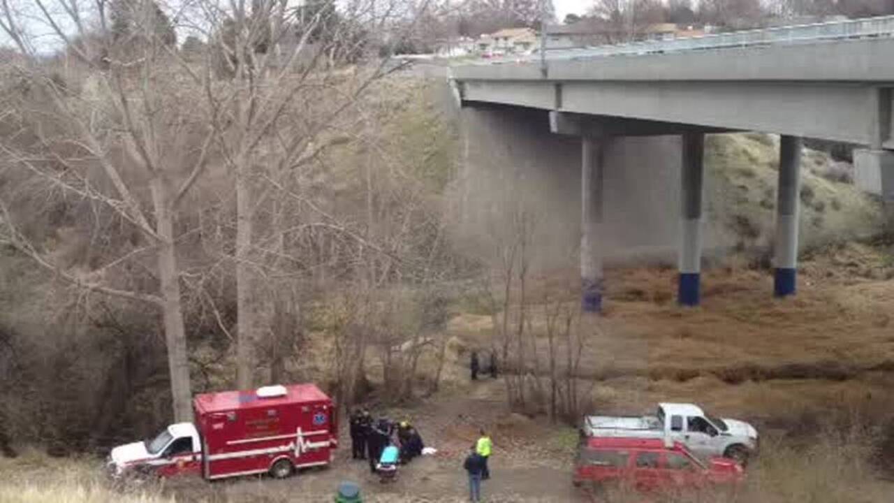Emergency crews tend to person who went over Zintel Canyon bridge ...