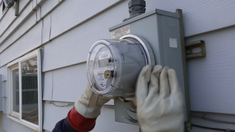 Richiand advanced power meter installation | Tri-City Herald