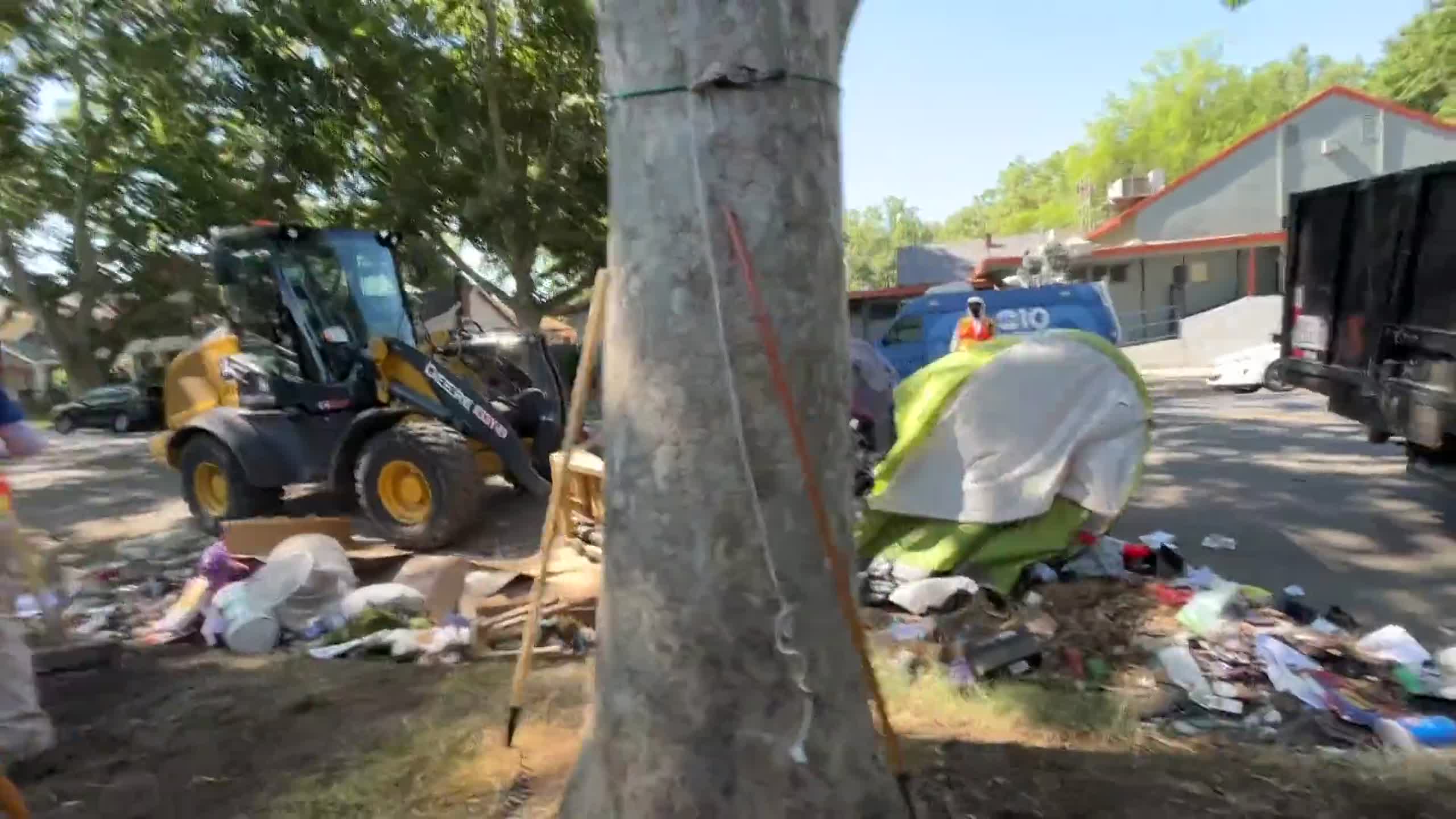 Video: Sacramento homeless encampment swept on C Street | Sacramento Bee