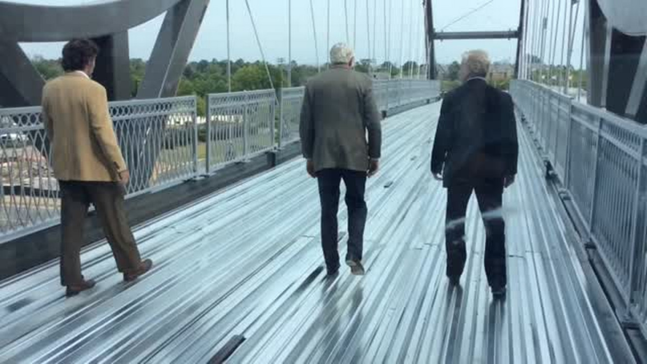 Mercer president leads inaugural bridge walk (Video) | Macon Telegraph