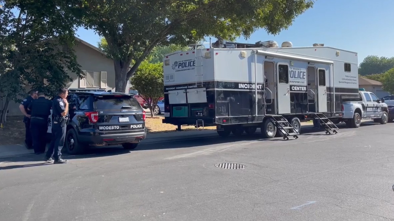 Modesto police in standoff with armed man near Briggsmore (Video ...