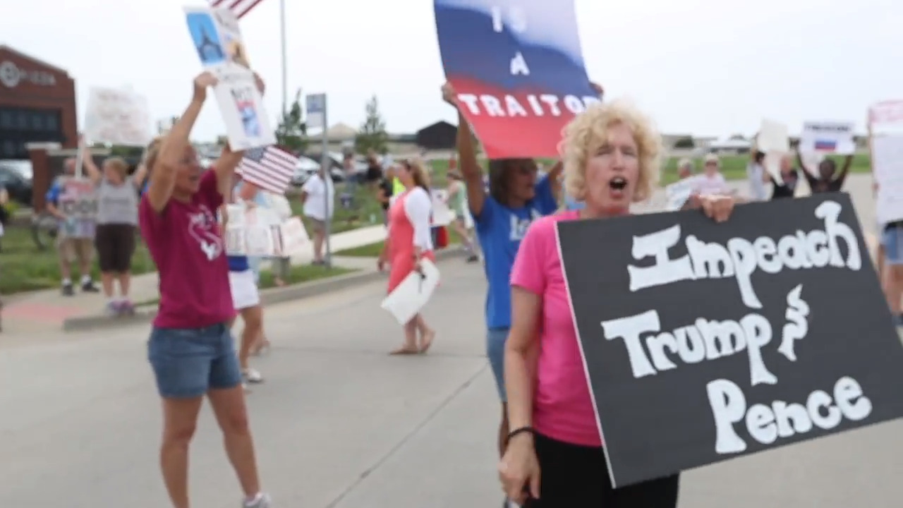 Vice President Mike Pence arrives in O'Fallon amid protests | Hilton ...