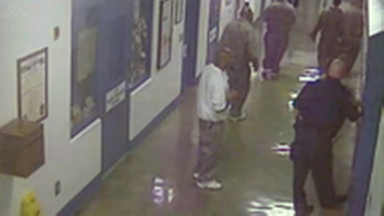 Security camera footage: Prison official meets with gang members ...