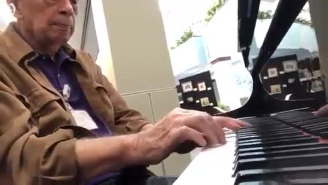 The Piano Man dies | Charlotte Observer