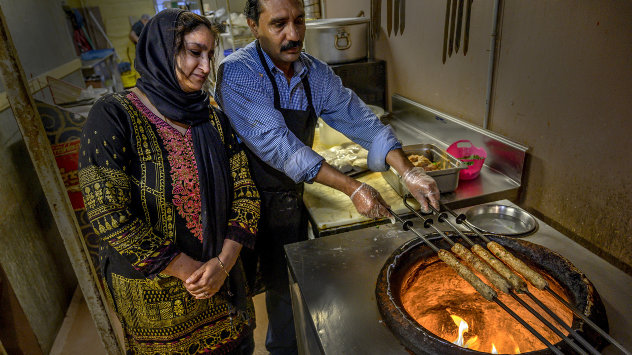 Kabab Corner makes chicken kebabs and naan bread in West Sac (Video ...