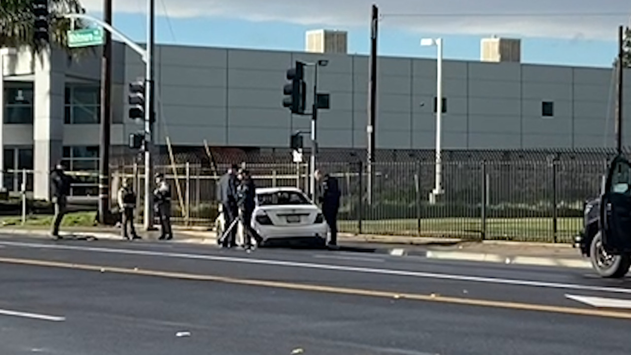 Video: A high-speed car chase ended up a car-crash in Ceres, California ...