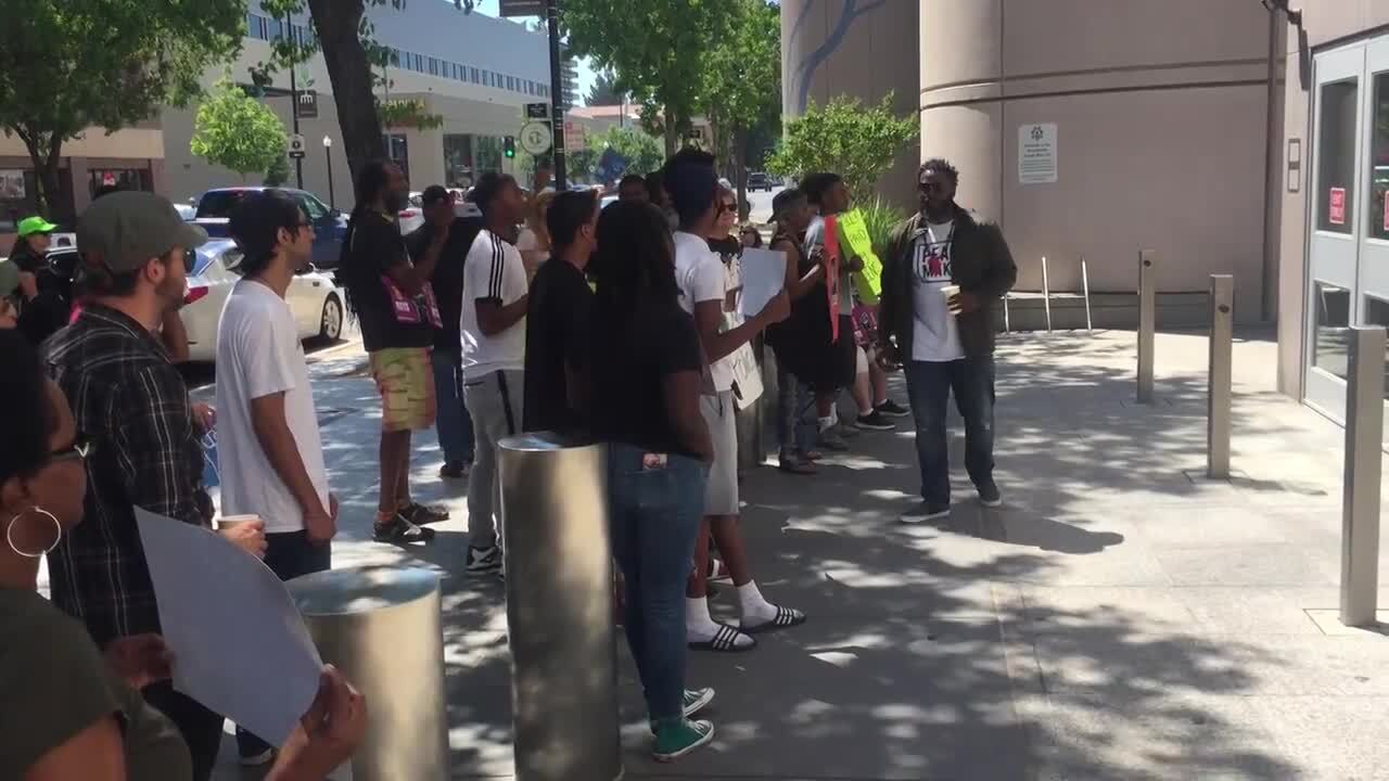Stephon Clark Brandon Smith protest: Black Lives Matter forces jail ...