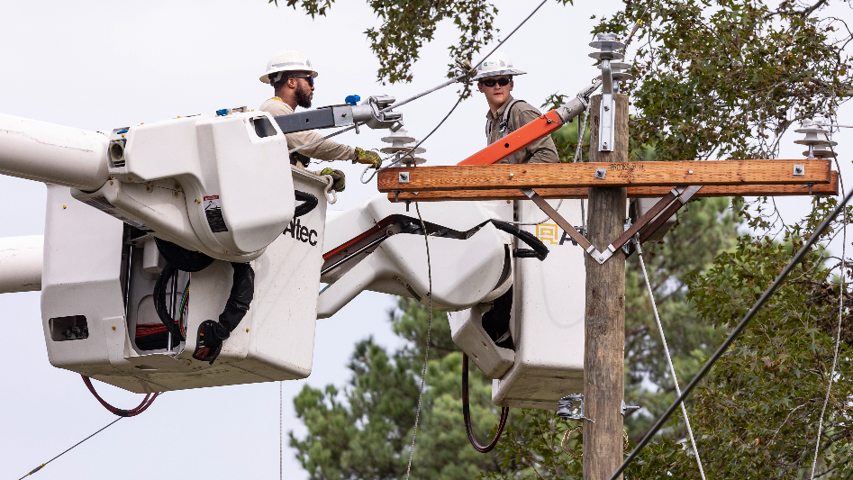 Utility linemen work long days to restore power after high winds | The ...