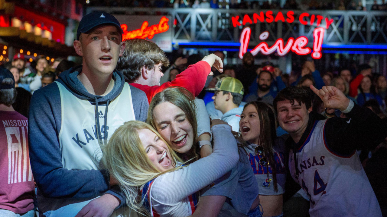 Raw video: See Jayhawks fans at Power and Light watch party react the ...